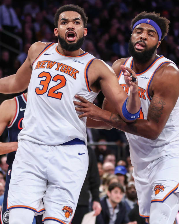 Jalen Brunson Goes Down With Apparent Injury in Knicks-Pistons, Later Returns - Athlon Sports