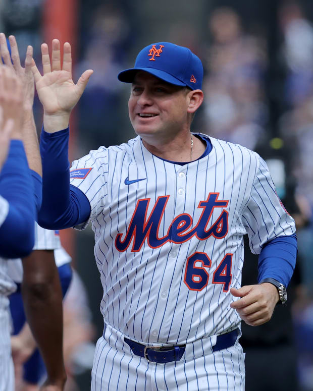 Mets' Carlos Mendoza Reacts to Devastating Yankees News - Athlon Sports