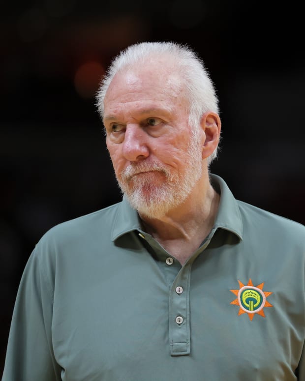 Spurs Legend David Robinson Pays Tribute to Gregg Popovich With ...