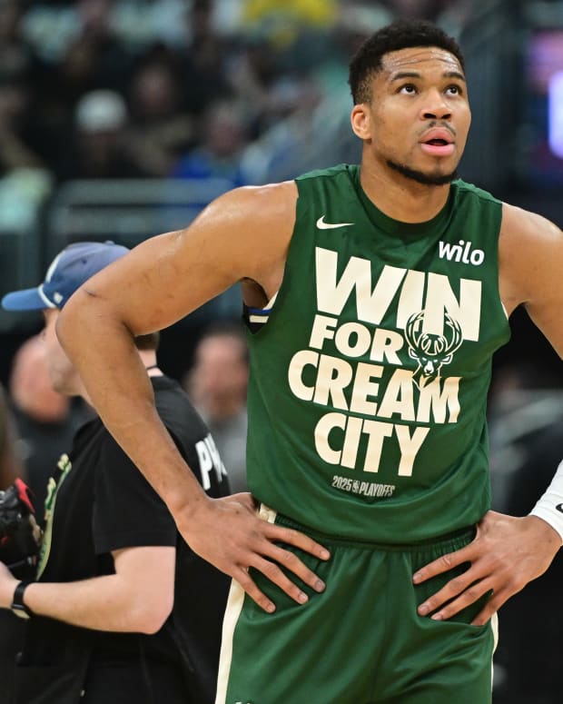 Bucks Star Giannis Antetokounmpo Reveals Major Personal News - Athlon Sports