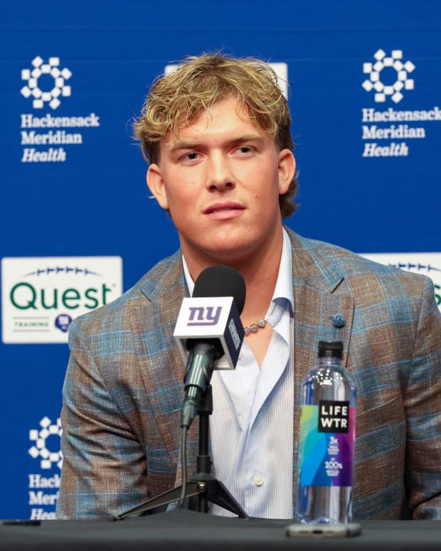 New York Giants Issue Huge Final Decision on Rookie Quarterback Jaxson ...