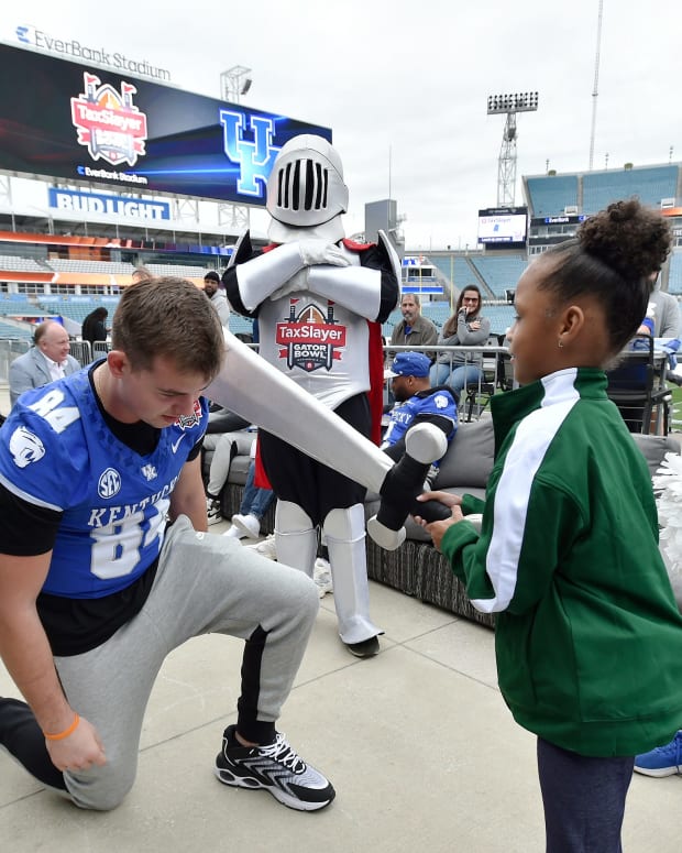 Kentucky Wildcats Add Size and Shooting with Miami (OH) Transfer ...