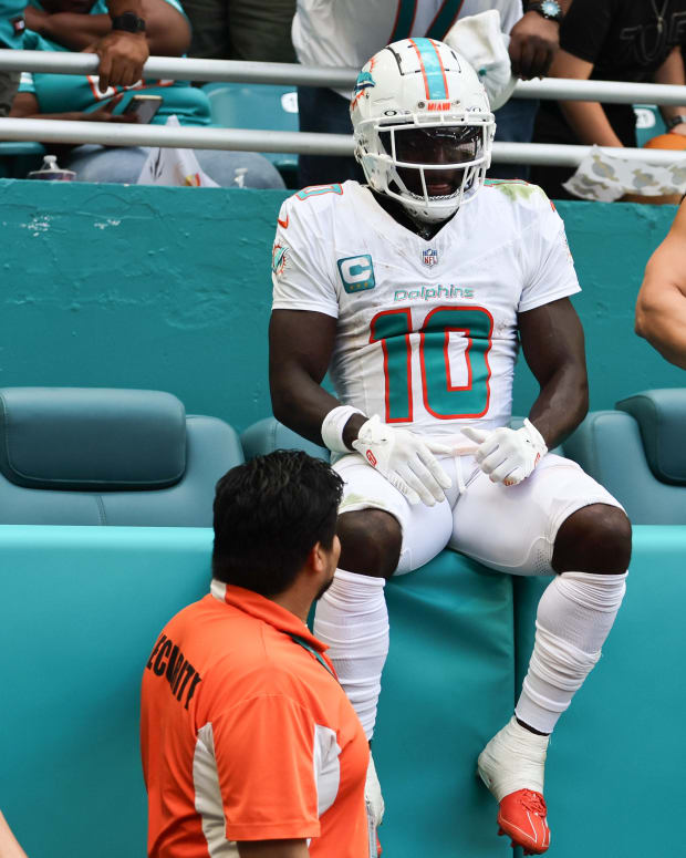 Dolphins Trade Pitch Sends Tyreek Hill to Ravens - Athlon Sports
