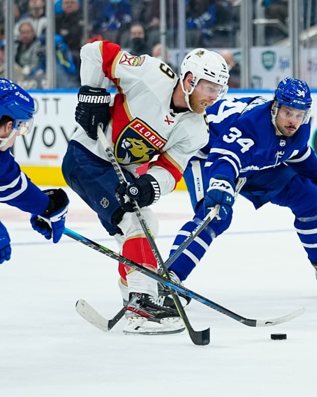 Panthers' Sam Bennett Makes Lightning Hatred Crystal Clear - Athlon Sports