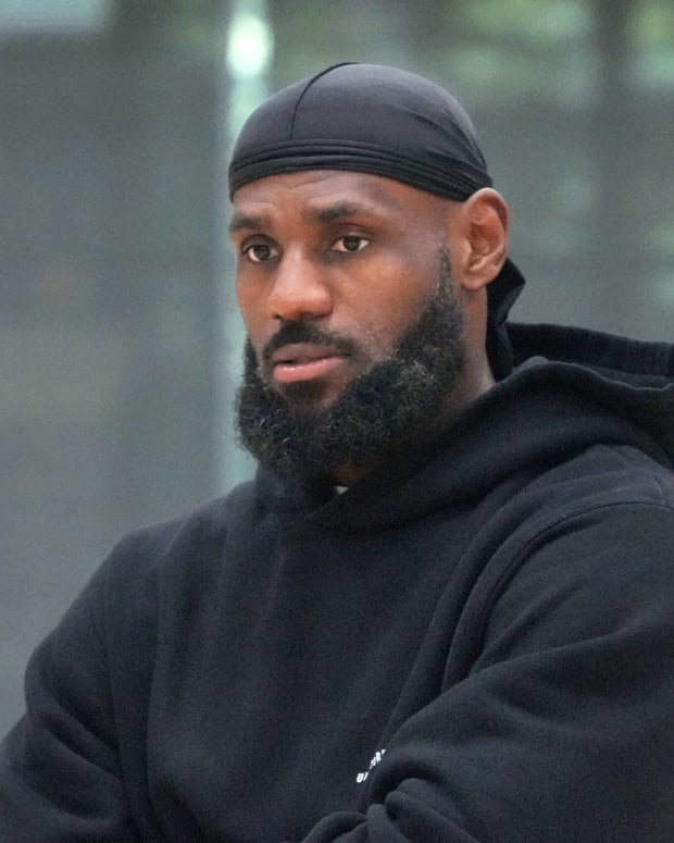 LeBron James Takes Another Shot at Brian Windhorst on Tuesday - Athlon Sports