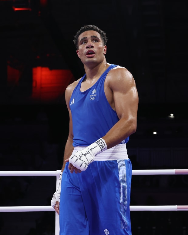 The Birth of a Legend: Mike Tyson’s Explosive Professional Debut ...