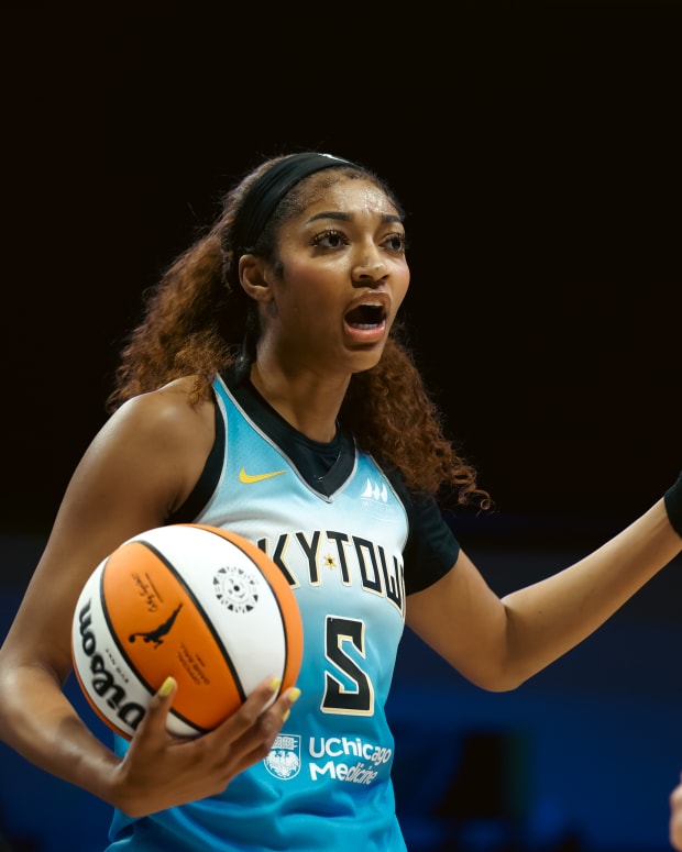 Chicago Sky Coach Announces Major Angel Reese News on Sunday - Athlon Sports