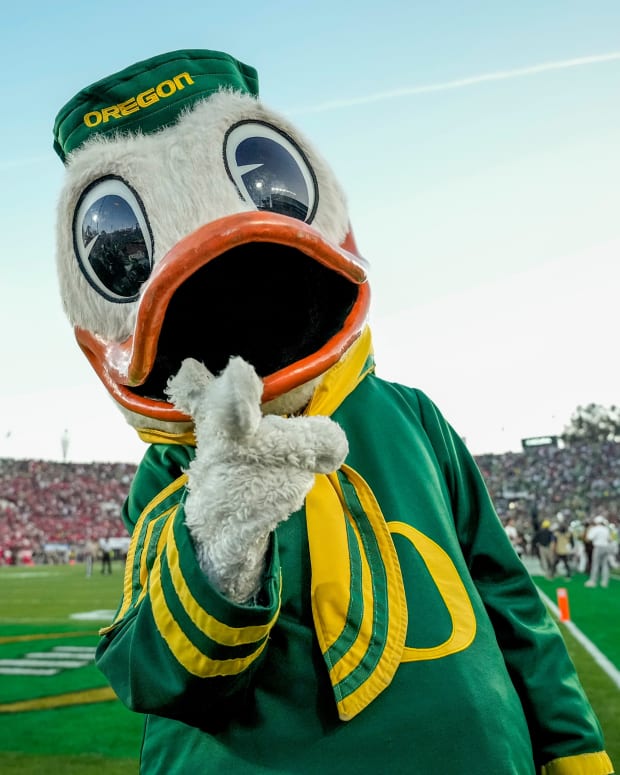 Analyst Poses Major Oregon Football Question Amid Recent Struggles ...