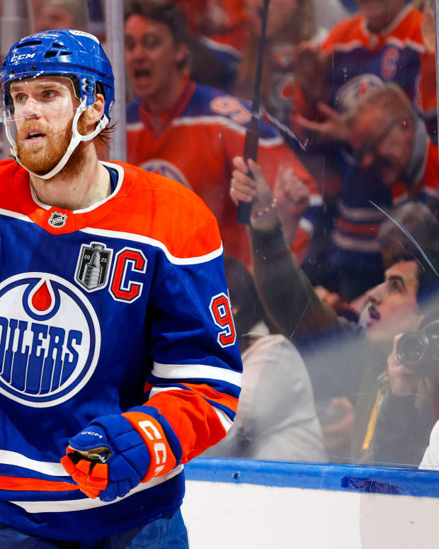 Irony Hits Wayne Gretzky 2025 Stanley Cup Final Prediction - Athlon Sports