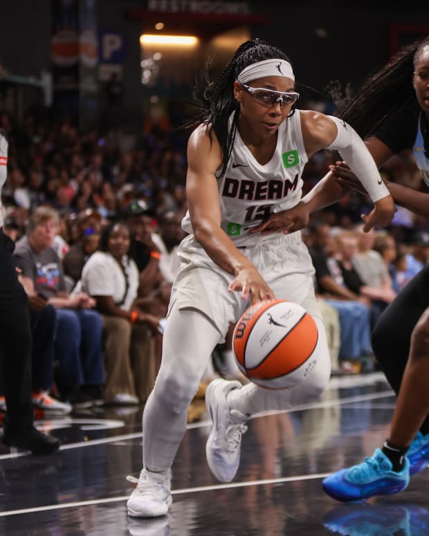 WNBA 2-Time All-Star’s Gesture to Caitlin Clark Turns Heads - Athlon Sports