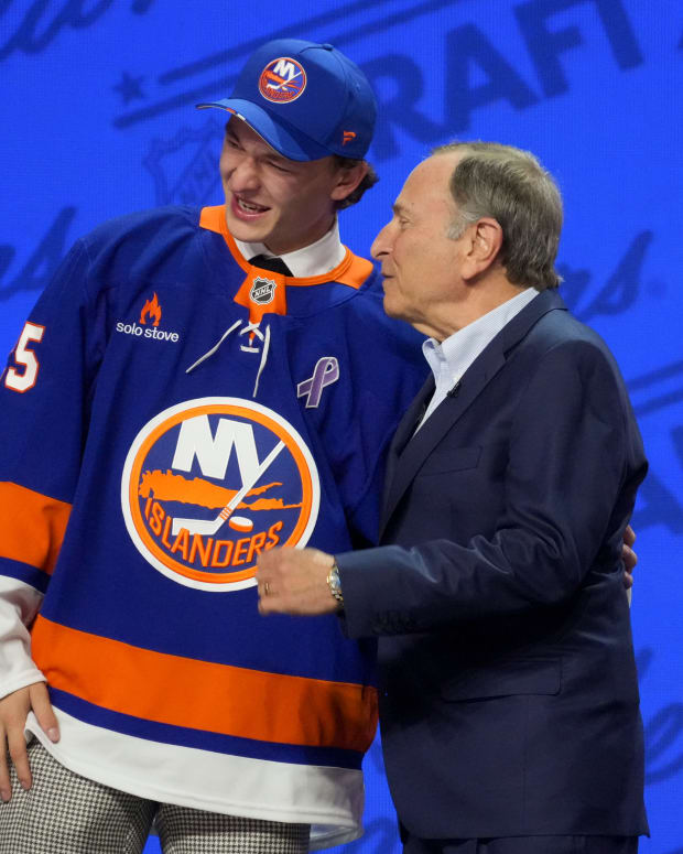 Islanders Predicted to Shockingly Pass on Matthew Schaefer in NHL Draft - Athlon Sports