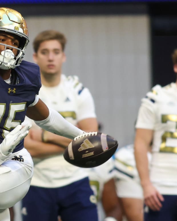 Linebacker Jakobe Clapper Commits To Notre Dame - Athlon Sports