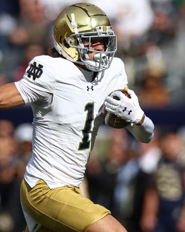 Elite Defensive End Rodney Dunham Commits To Notre Dame - Athlon Sports