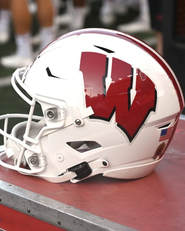 Wisconsin Football Captain Hunter Wohler Bids Farewell to Badgers Fans ...