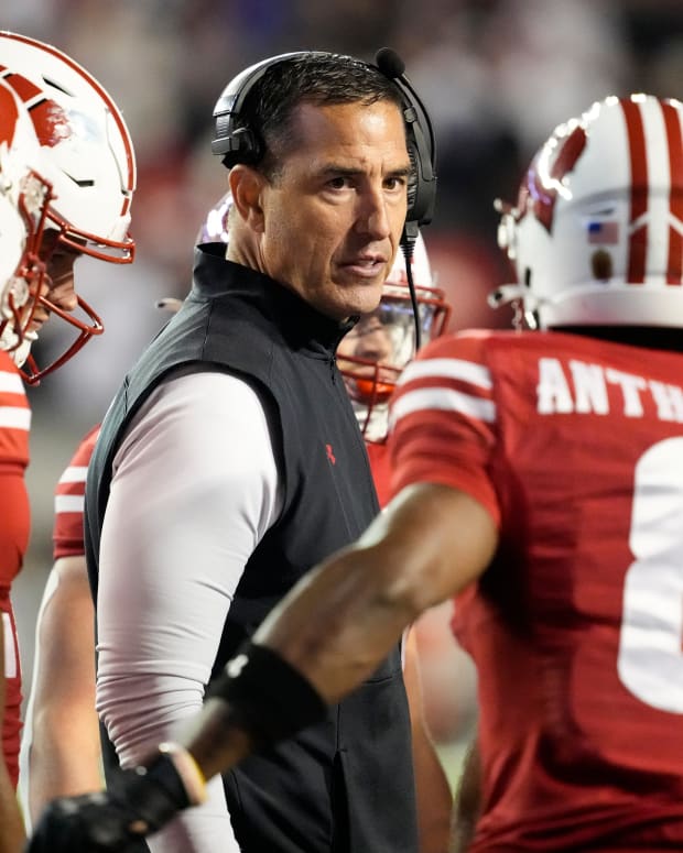 Wisconsin Football: DL Arthur Scott Commits to Badgers - Athlon Sports