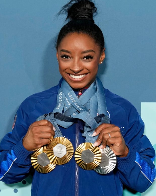 Simone Biles' One-Word Reaction After Sloppy Beam Routine Is Turning ...