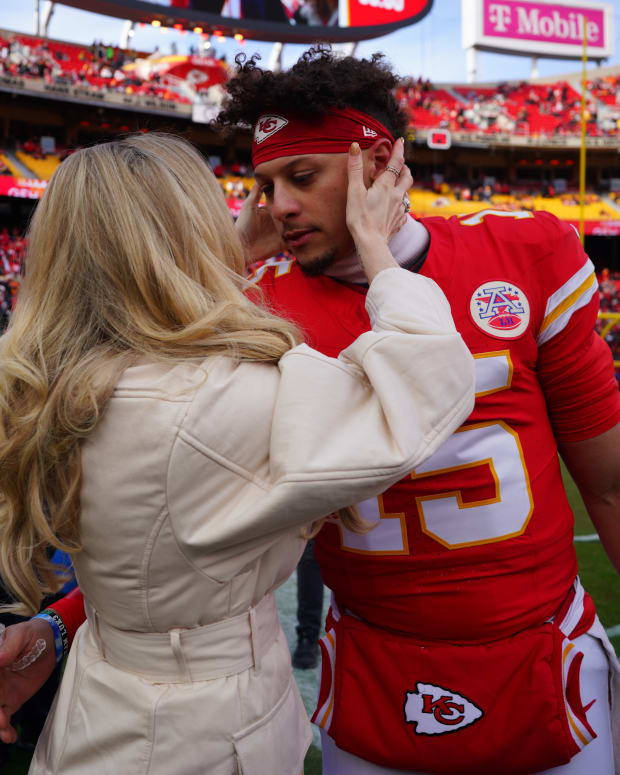 Patrick Mahomes' Unusual Behavior After Chiefs-Panthers Game - Athlon Sports
