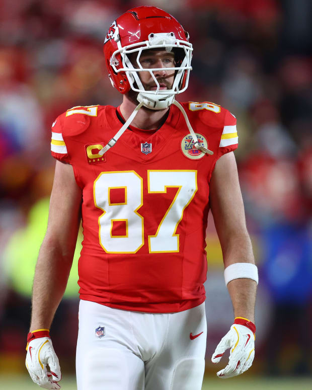 Chiefs Make Historic Travis Kelce Announcement During Texans Game - Athlon Sports