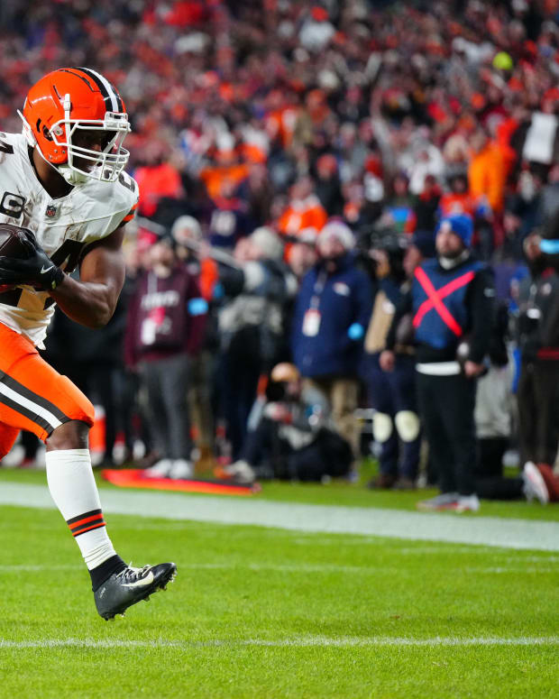 Cleveland Browns Could Still Re-Sign Franchise Icon Nick Chubb in Free ...