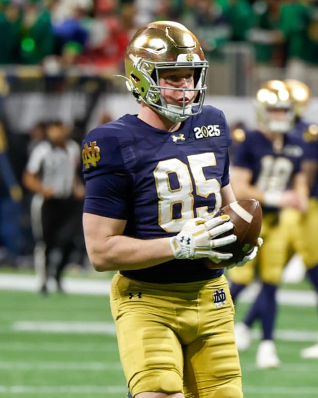 No. 3 Notre Dame Women's Basketball Hosts Rival Louisville To Close ...