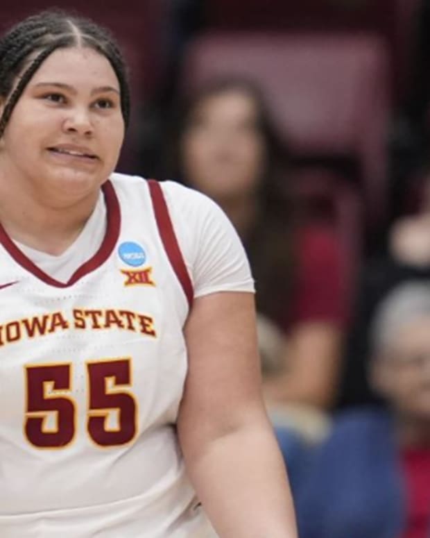 Iowa State's Audi Crooks Brings the House Down With Spin Move vs ...