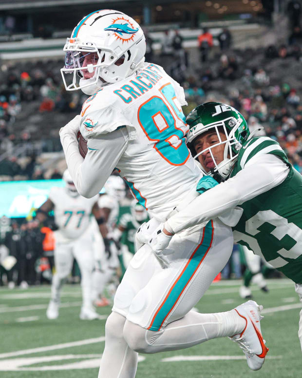 Everyone Thinks Beloved NFL Wide Receiver is Retiring After Sunday's ...