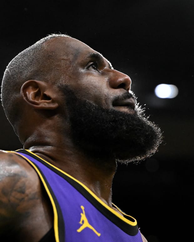 LeBron James Turns Heads Ahead of Lakers Postseason Opener - Athlon Sports