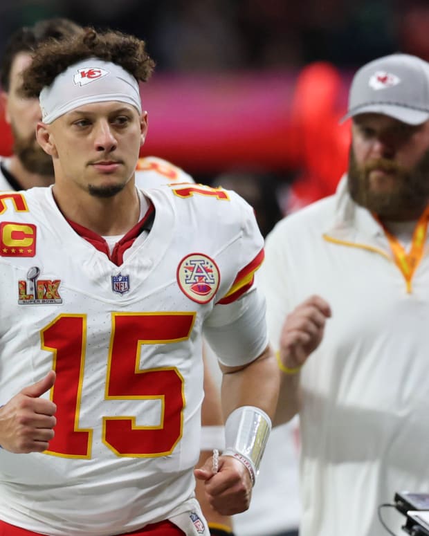 Patrick Mahomes' Super Bowl Interview With Tom Brady Catches Attention - Athlon Sports