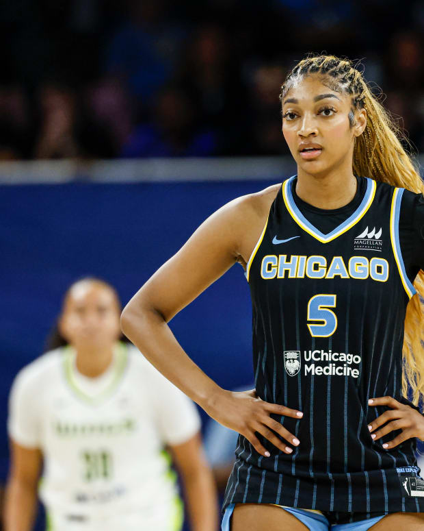 Chicago Sky Fans Concerned For Chennedy Carter Before Game vs. Caitlin ...