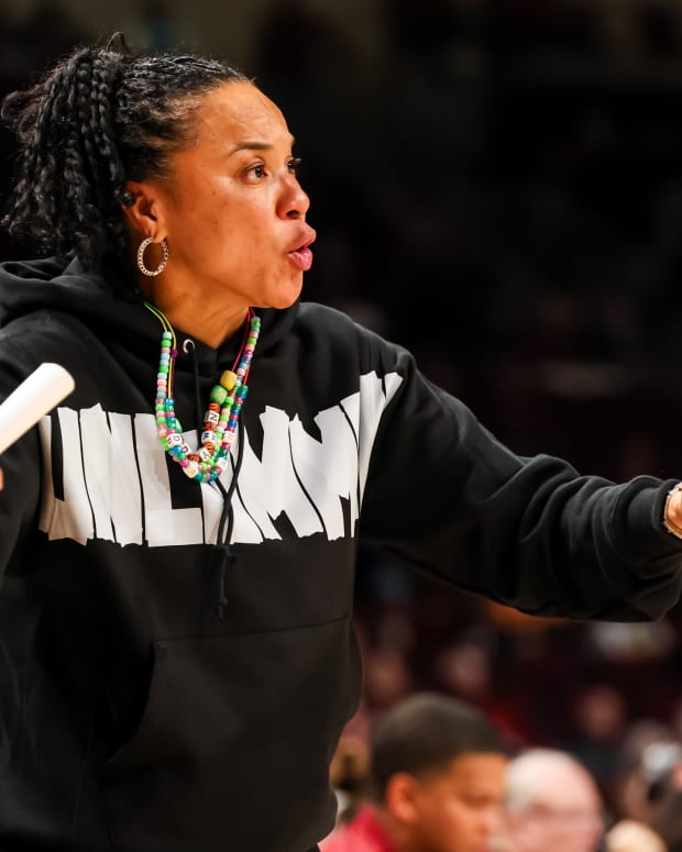 Dawn Staley Turns Heads With Strong Message on Saturday After Career News - Athlon Sports