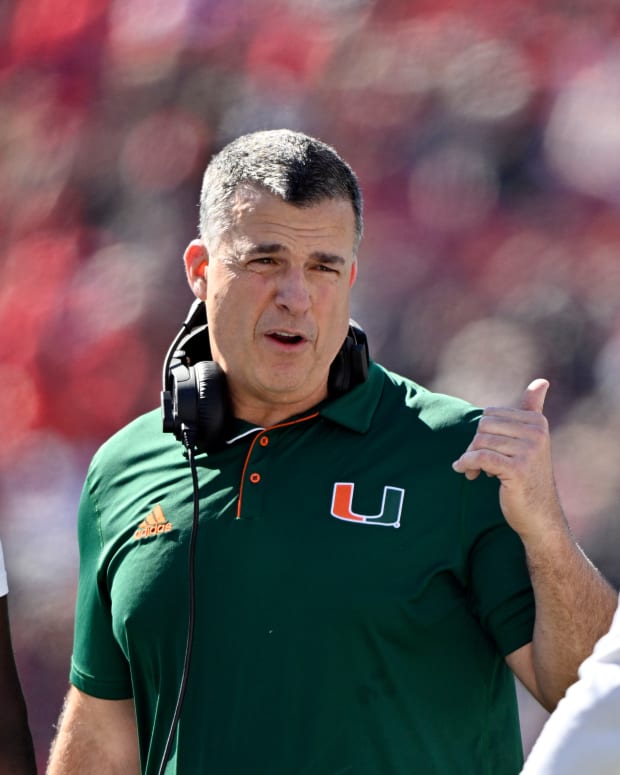 Carson Beck has a lot to prove According to Head Coach Mario Cristobal ...