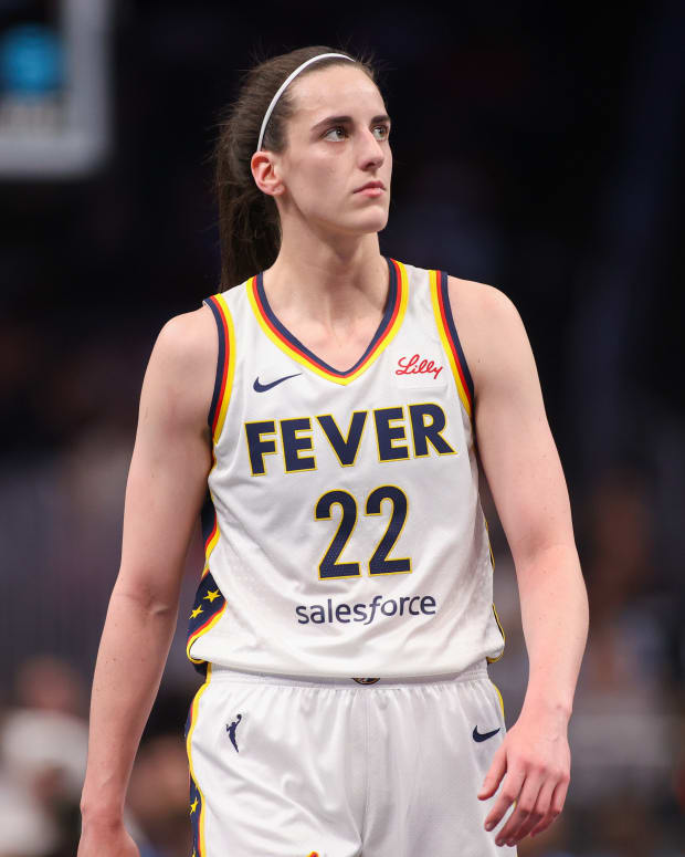 Caitlin Clark Gets Technical Foul After Getting Shoved During Fever-Sun ...