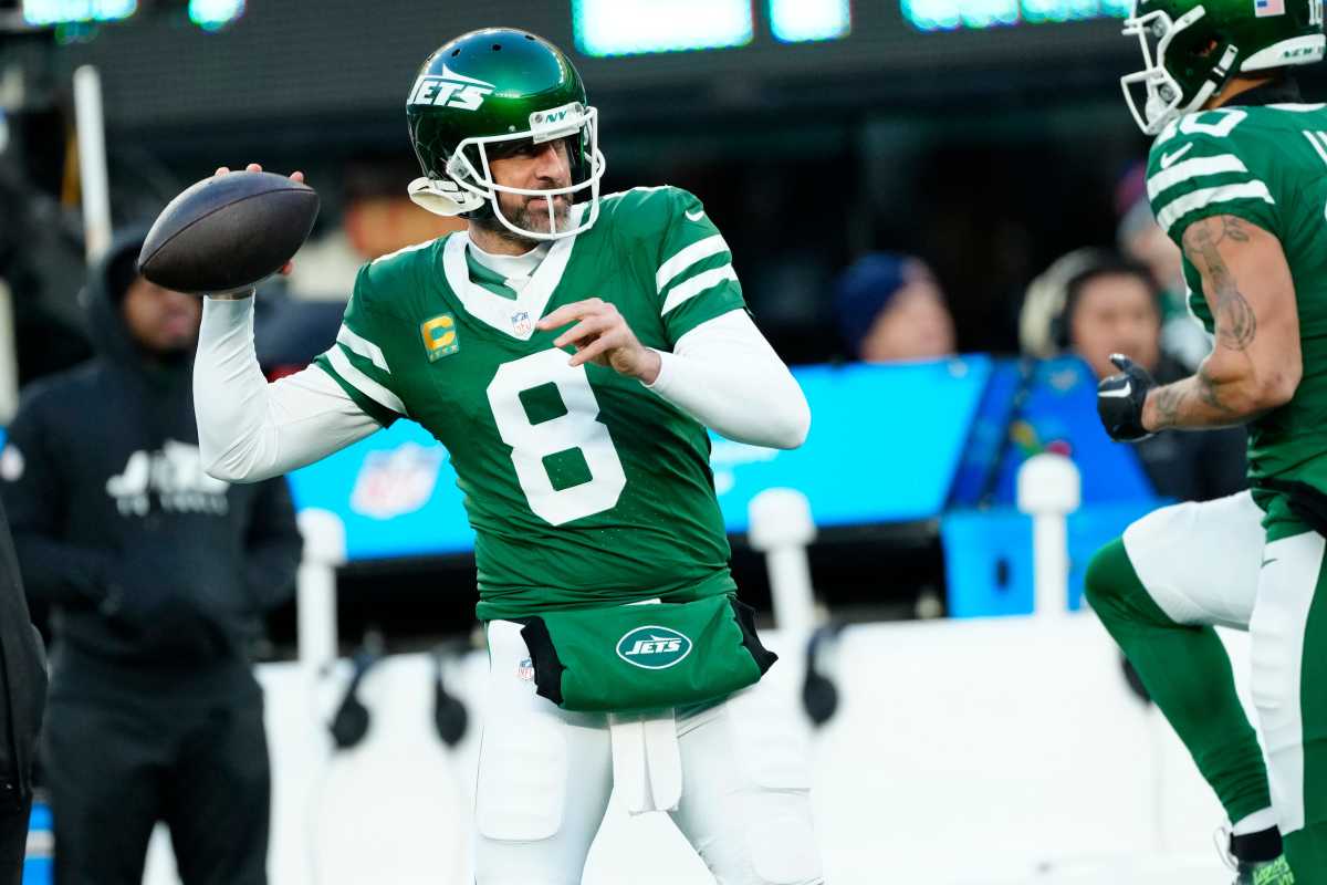 Aaron Rodgers Tosses 500th TD Pass, Jets Lead Dolphins At Half - BVM Sports