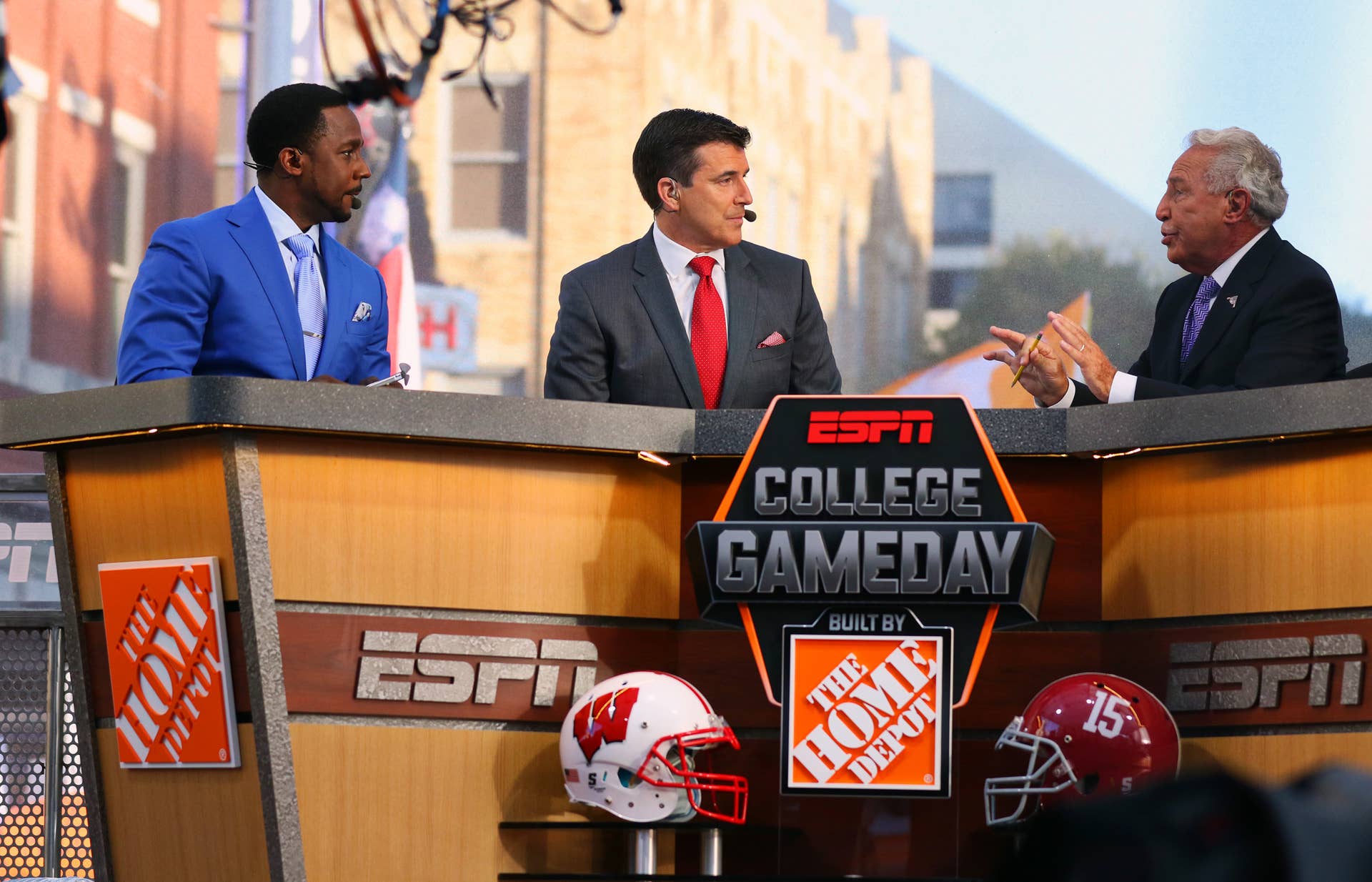 'College GameDay' Makes Celebrity Guest Picker Announcement for Week 8 ...