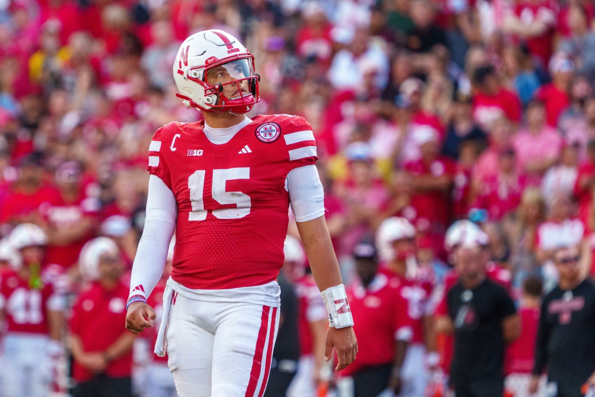 Major College Football Team 'Bracing' For Star QB to Explore the ...