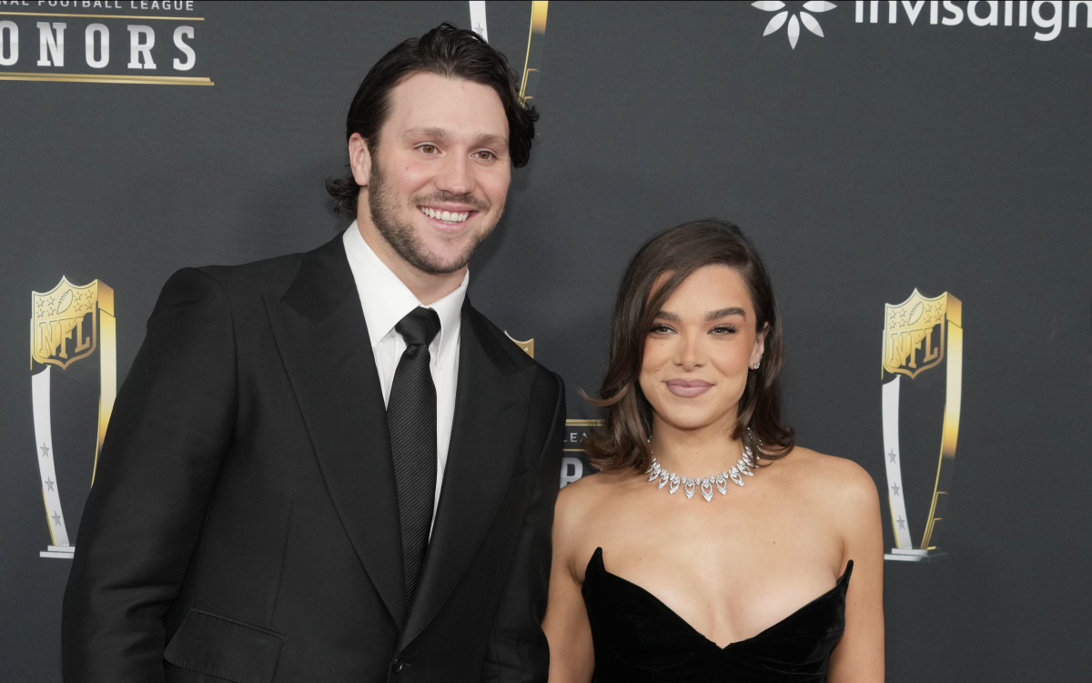 Hailee Steinfeld's Two-Word Response To Having Kids with Josh Allen ...