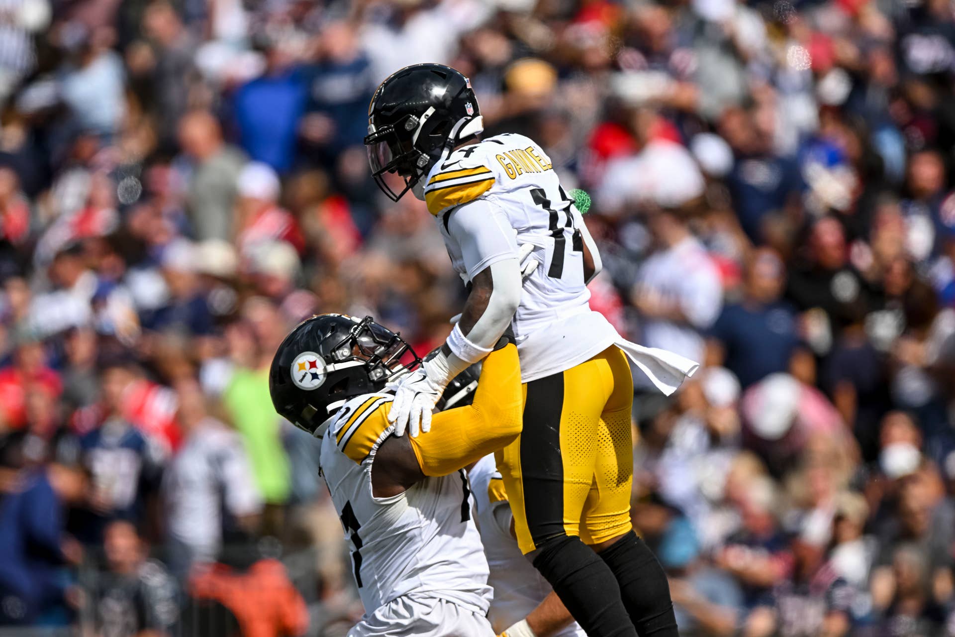Aaron Rodgers Shares Advice for 311-Pound Steelers Teammate After Viral ...