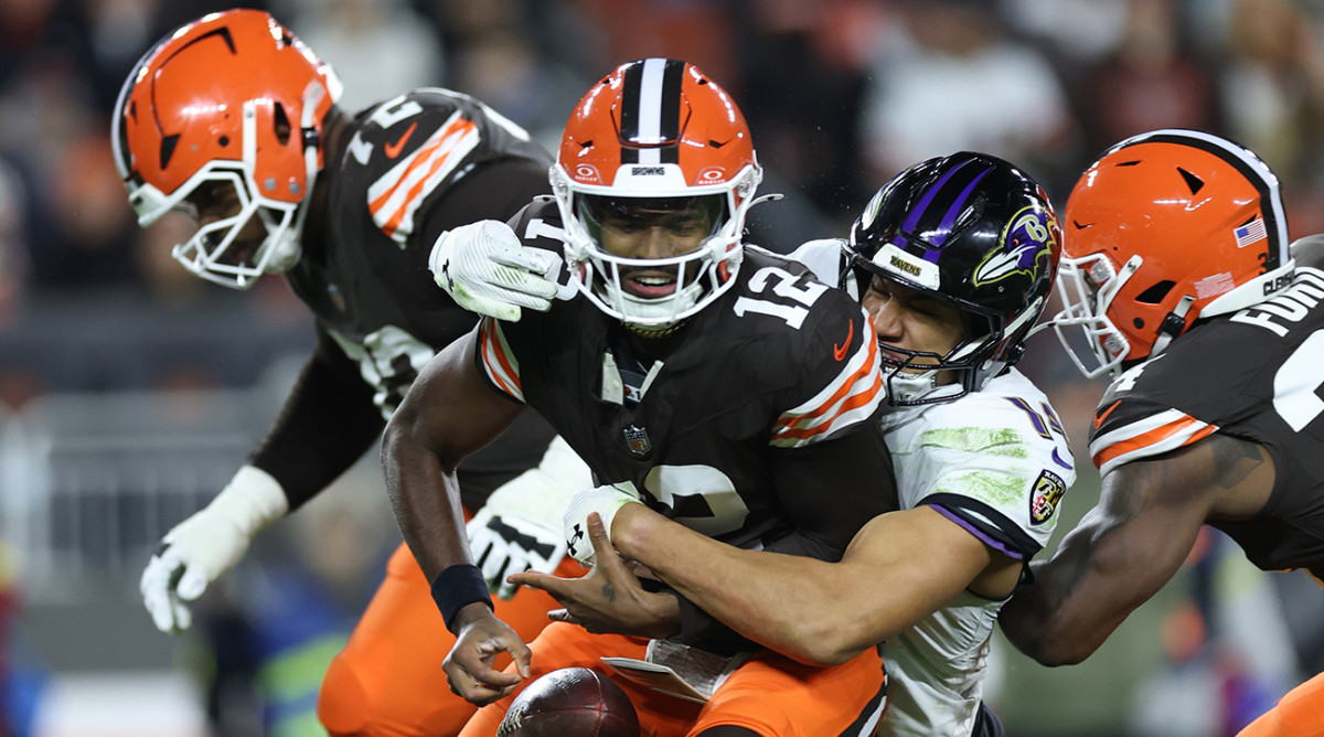 Shedeur Sanders Makes Decision in Browns Locker Room After NFL Debut ...