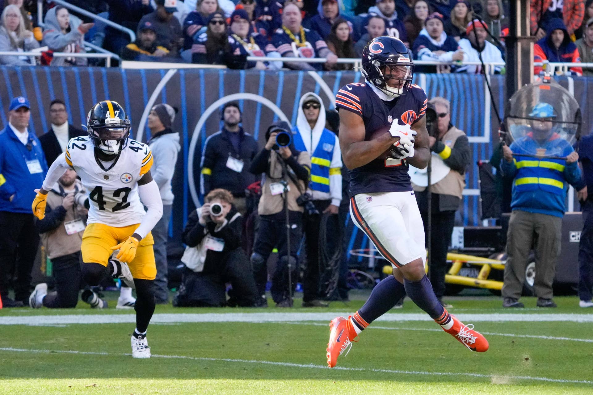 Bears WR DJ Moore Awaiting NFL Punishment Decision After Steelers Game ...