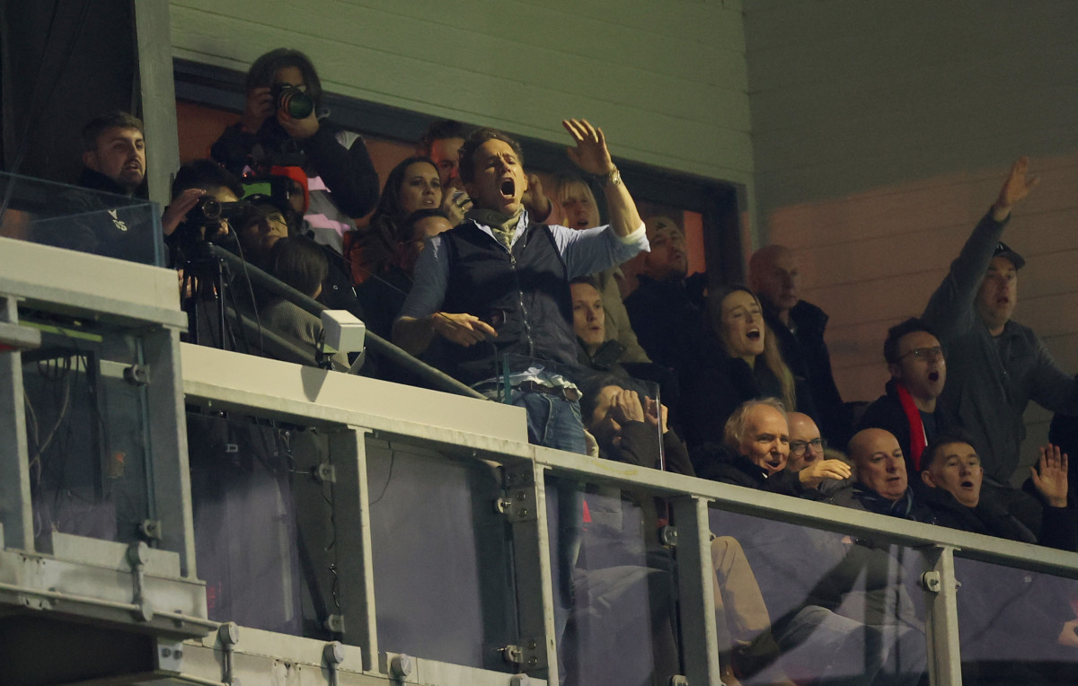 Ryan Reynolds' Bizarre Reaction During Wrexham vs Nottingham Forest ...