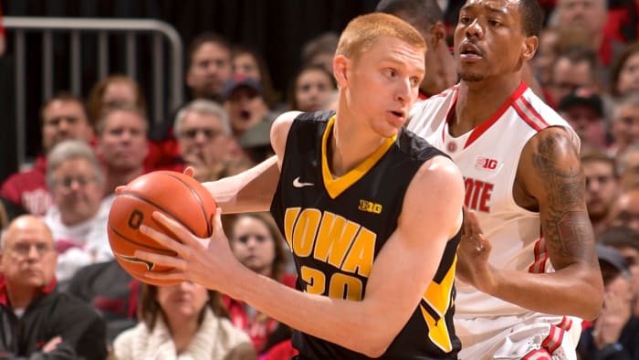 College Basketball 2014-15: Iowa Hawkeyes Team Preview - Athlon Sports