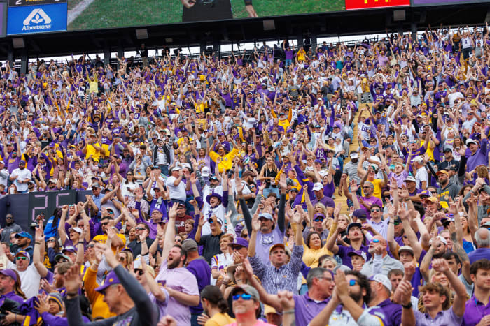 Top 10 Largest College Football Stadiums By Capacity For 2024 - Athlon ...