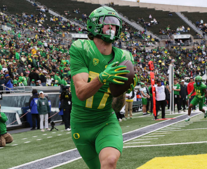 Kyler Kasper Stuck with the Ducks, Emerges as Breakout Candidate After ...