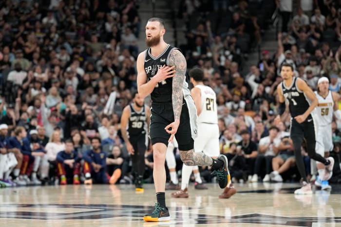 San Antonio Spurs' Sandro Mamukelashvili Does What Hall of Famer Couldn ...