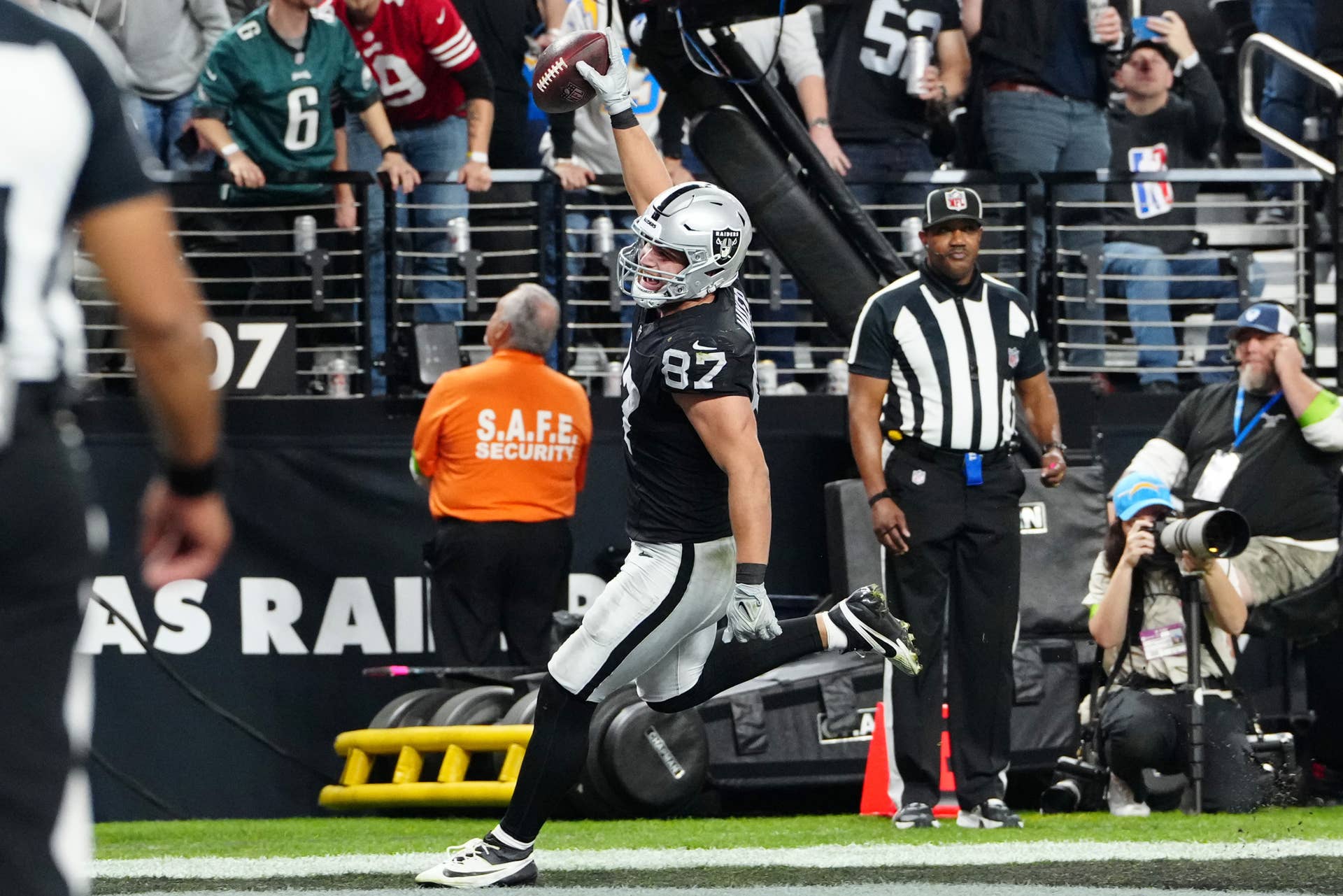 Cincinnati Bengals Trade Rumors Swirl Around Las Vegas Raiders Tight ...