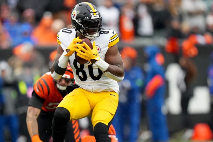 Pittsburgh Steelers Tight End Darnell Washington Emerging as Key ...