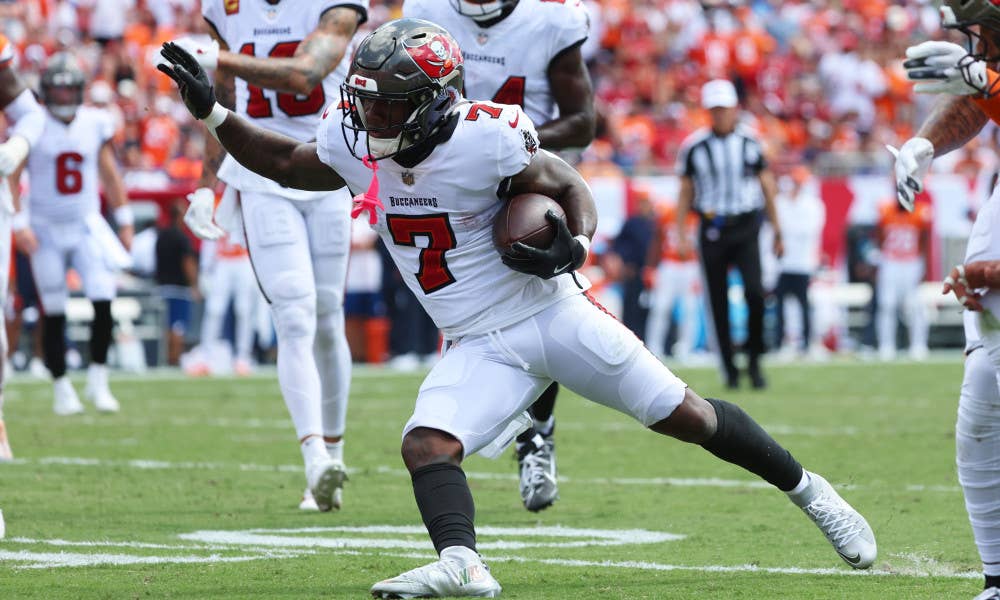 Tampa Bay Buccaneers Dominate New York Giants Behind Bucky Irving’s ...