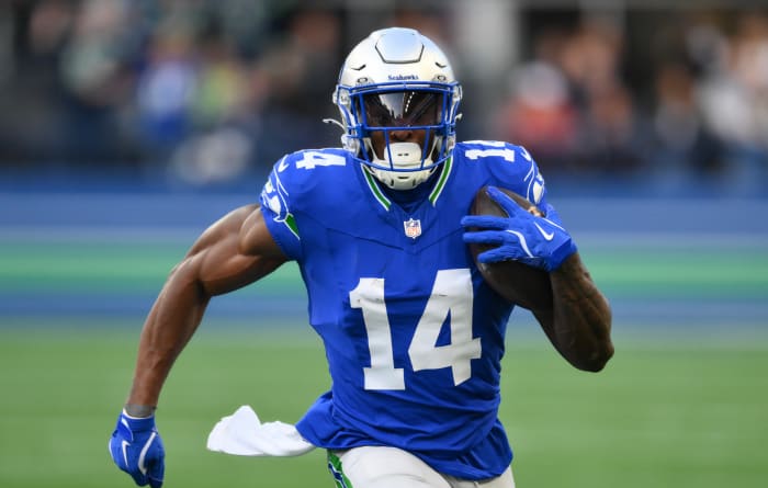 Seahawks Blockbuster Trade Pitch Flips Geno Smith, DK Metcalf for Shot ...