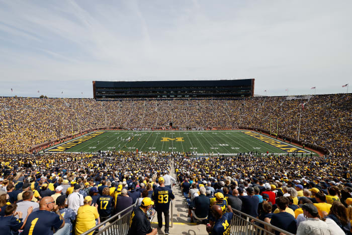 Top 10 Largest College Football Stadiums By Capacity For 2024 - Athlon ...