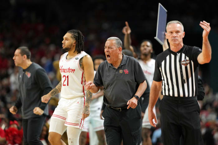 Fans Think National Championship Refs Had Clear Bias During Florida-Houston - Athlon Sports